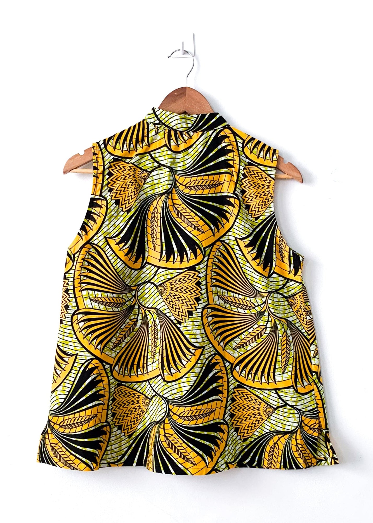 Frieze Tag Sleeveless Shirt – Zuri